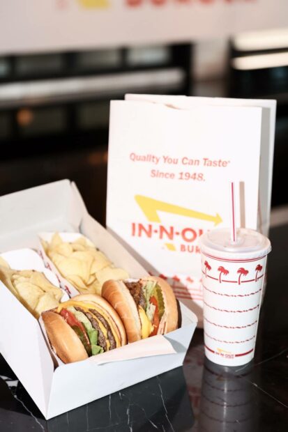 “IN-N-OUT Burger เปิดร้านด่วนที่ สยามดิสคัฟเวอรี่ ปรากฏการณ์คิวนักชิม ...