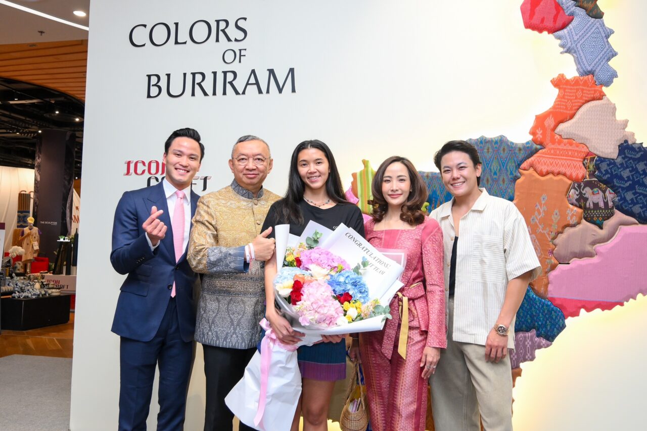 'บุรีรัมย์' ยกขบวนผ้าไทย อวดโฉมในงาน 'Colors of Buriram' ที่ไอคอนสยาม ...