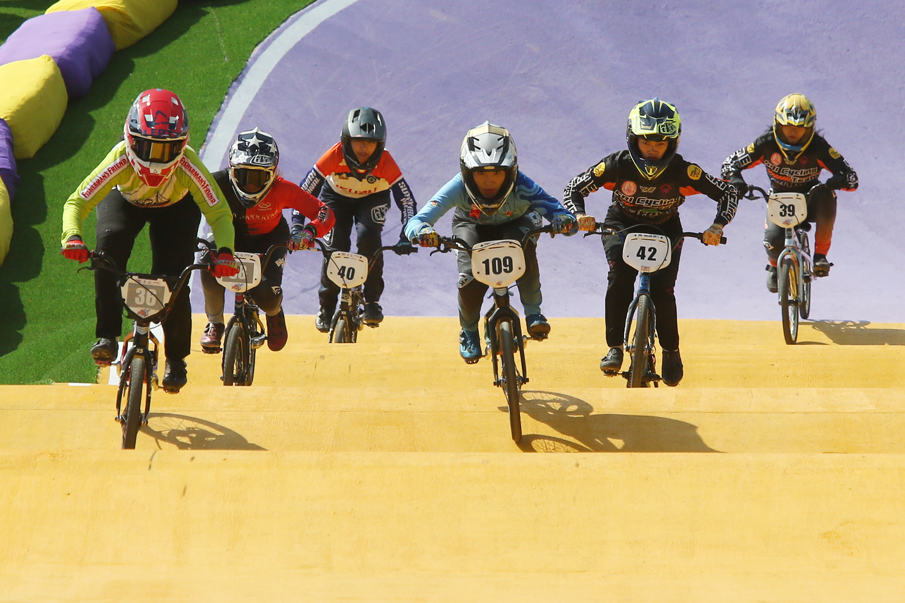 "โกเมธ-พิมพ์มณี" คว้าแชมป์ BMX ปทท. พร้อมรับรางวัลนักกีฬายอดเยี่ยม ...