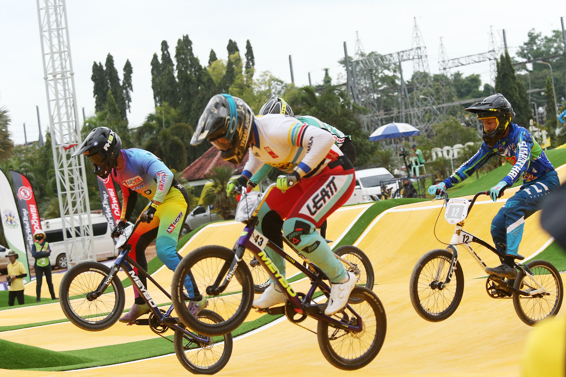 "โกเมธ-พิมพ์มณี" คว้าแชมป์ BMX ปทท. พร้อมรับรางวัลนักกีฬายอดเยี่ยม ...