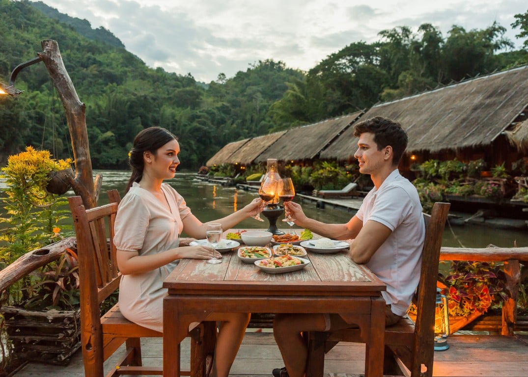 รวม 10 ร้านเด็ด! ร้านอาหารกาญจนบุรีริมน้ำ บรรยากาศดี อาหารอร่อย | เดลินิวส์