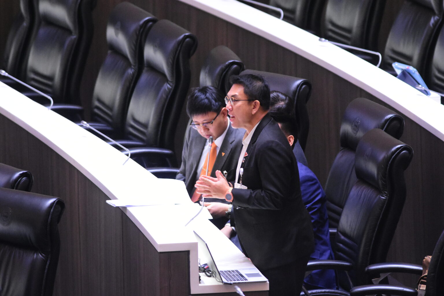 'วันนอร์' หัวชนฝาห้ามฝ่ายค้านอภิปรายแตะ 'ทักษิณ' | เดลินิวส์
