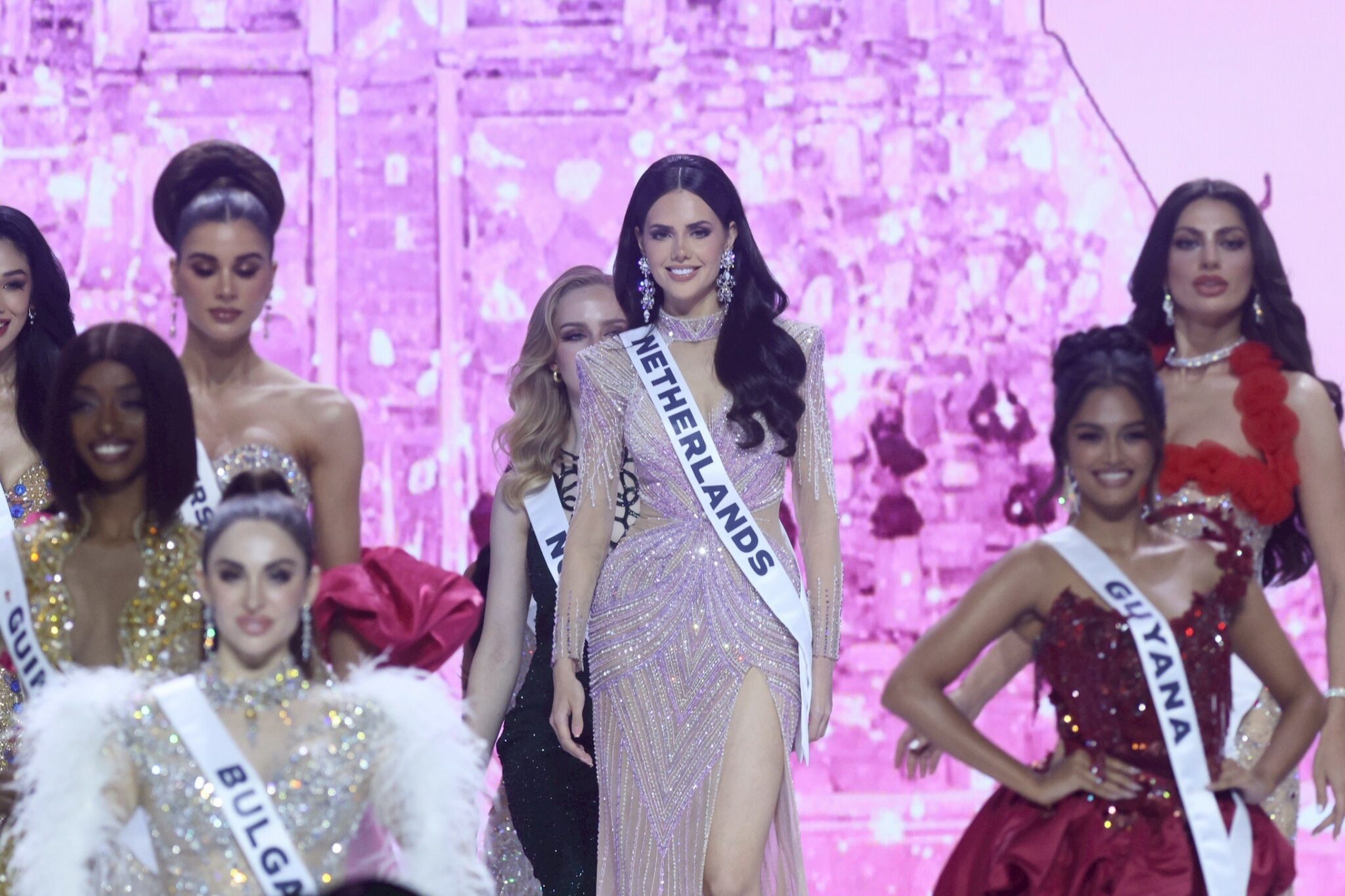 สวยสง่าออร่า! ประกวด Miss Universe ครั้งที่ 74 ต้อนรับสาวงาม 120 ประเทศ ...